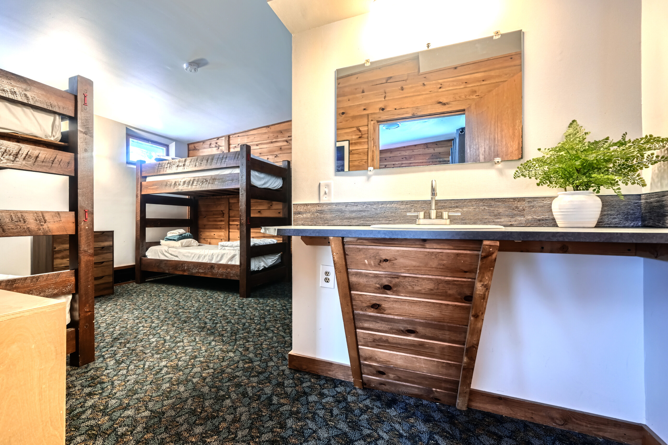 Hostel in Boulder At the Adventure Lodge for Mountain Adventurers